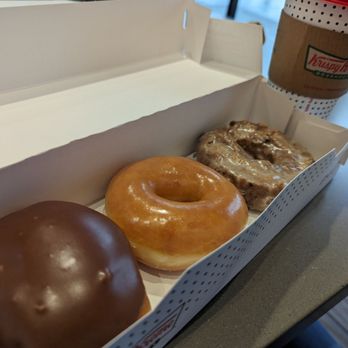 KRISPY KREME - Updated May 2025 - 514 Photos & 301 Reviews - 530 NE ...