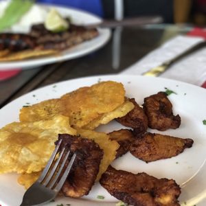 NOMADS CANTEEN - 137 Photos & 358 Reviews - Comfort Food - 102 Avenida ...