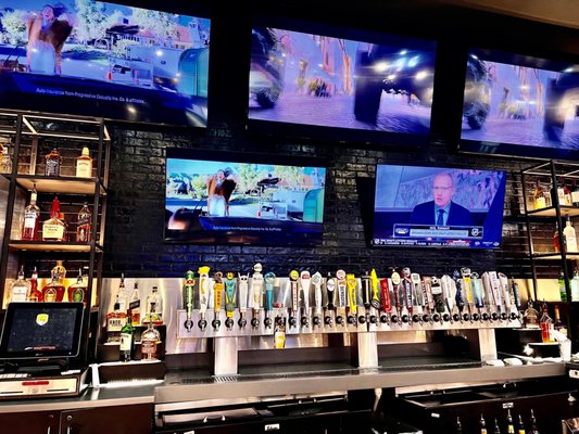 BUFFALO WILD WINGS - Updated October 2025 - 31 Photos & 72 Reviews ...