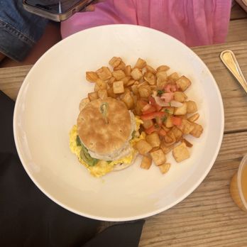 BIG MACHINE DISTILLERY & TAVERN - Updated June 2024 - 176 Photos & 115 ...