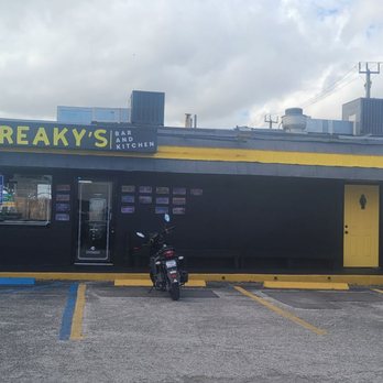 FREAKY’S BAR AND KITCHEN - Updated July 2025 - 850 W Hallandale Beach ...