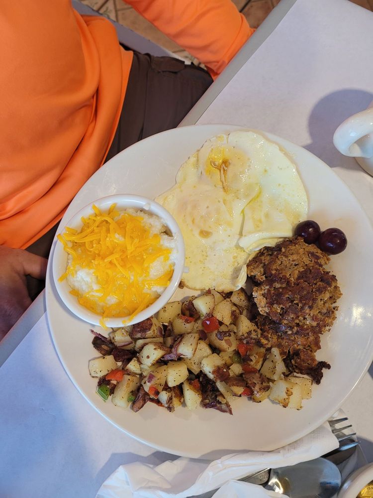 MOON HUT RESTAURANT - 31 Photos & 17 Reviews - 7802 N Atlantic Ave ...