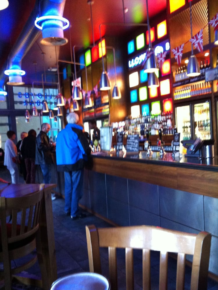 LLOYDS NO 1 BAR - Festival Place, Basingstoke, Hampshire, United ...