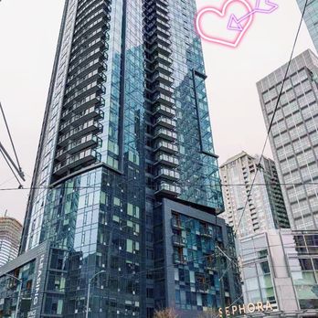 WINDSOR CIRRUS - Updated March 2025 - 46 Photos & 37 Reviews - 2030 8th ...