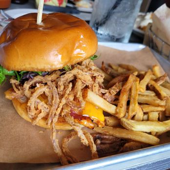 LUCILLE’S SMOKEHOUSE BAR-B-QUE - Updated December 2024 - 1642 Photos ...