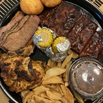 FAMOUS DAVE’S BAR-B-QUE - 302 Photos & 219 Reviews - 2910 Chain Bridge ...