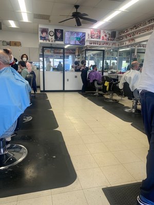 SEVEN LOCKS BARBER SHOP - Updated October 2025 - 18 Photos & 80 Reviews ...
