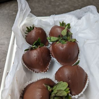 CREPEAWAY - Updated October 2025 - 383 Photos & 569 Reviews - 2001 L St ...