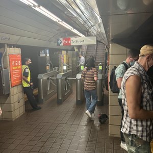 Christopher Street Path Station on Yelp