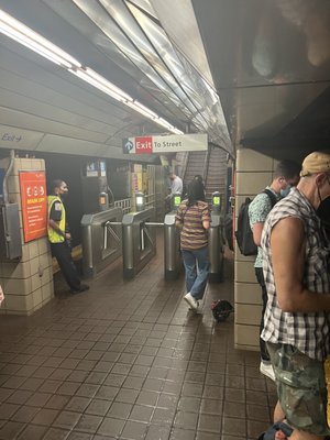 CHRISTOPHER STREET PATH STATION - Updated December 2025 - 17 Photos ...