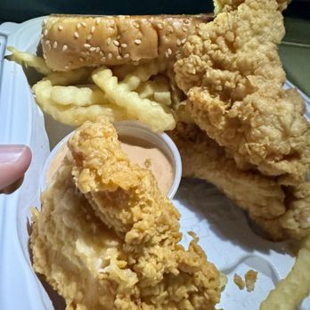 RAISING CANE’S CHICKEN FINGERS - Updated May 2026 - 78 Photos & 73 ...
