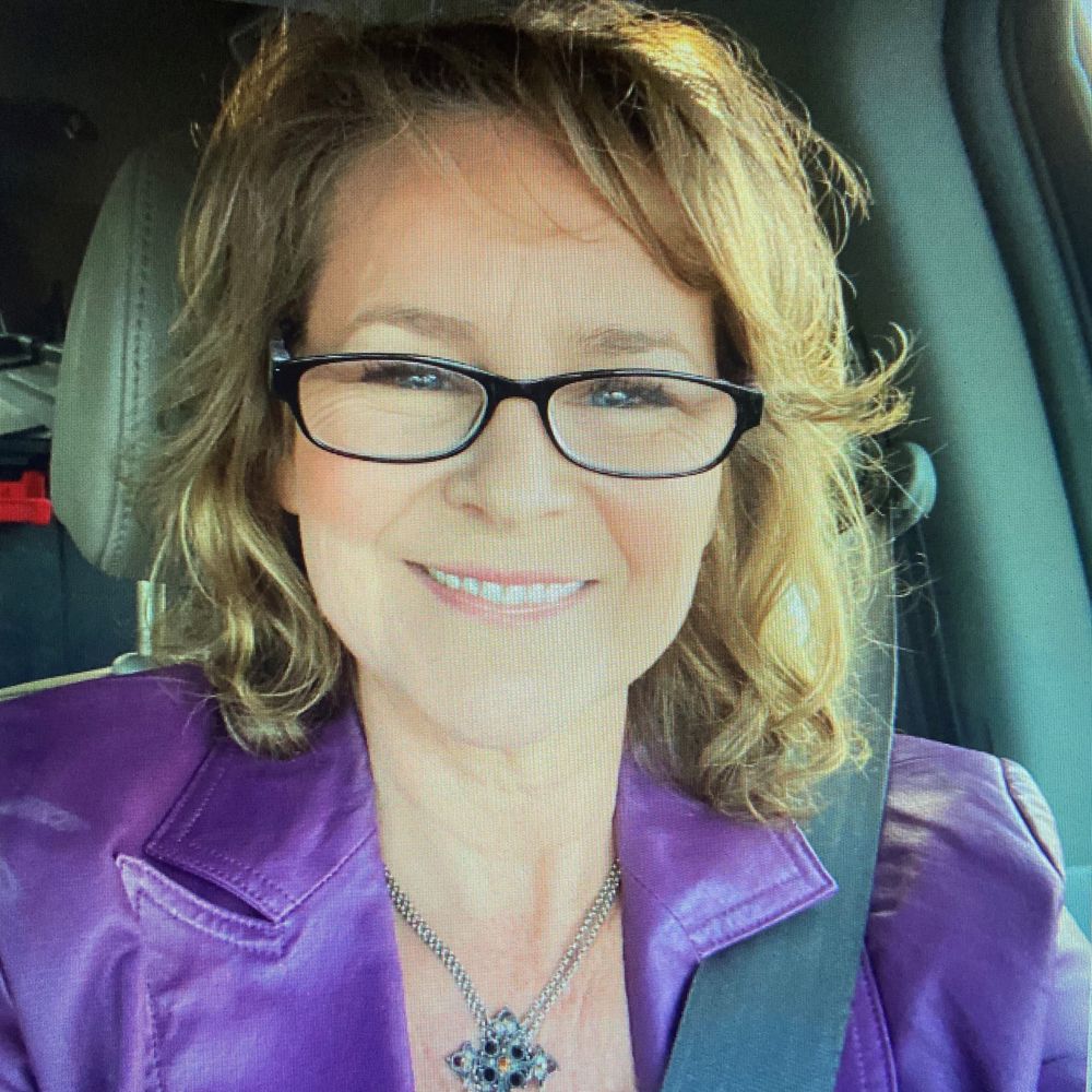 Lisa Dominey's Instagram, Twitter & Facebook on IDCrawl