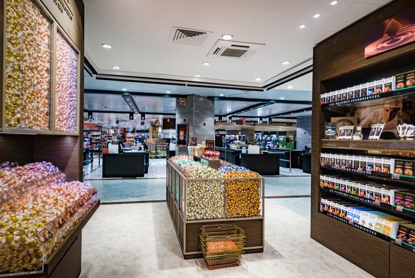 LINDT - Updated March 2024 - 22 Photos - Calle de la Princesa, Morbihan ...