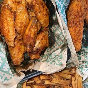 WINGSTOP - Updated November 2025 - 7455 Currell Blvd, Woodbury ...