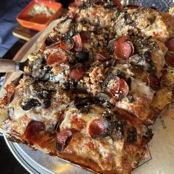 ELLA’S ITALIAN PUB - ELMHURST - Updated December 2025 - 181 Photos & 98 ...