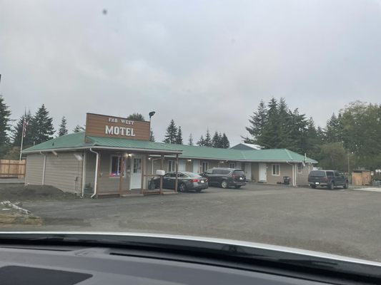 FAR WEST MOTEL - Updated August 2024 - 24 Photos & 27 Reviews - 251 N ...