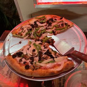 GARAGE PIZZA - Updated March 2025 - 400 Photos & 1055 Reviews - 4339 ...