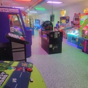 RAINBOW RINK SKATING & ENTERTAINMENT CENTER - 44 Photos & 23 Reviews ...