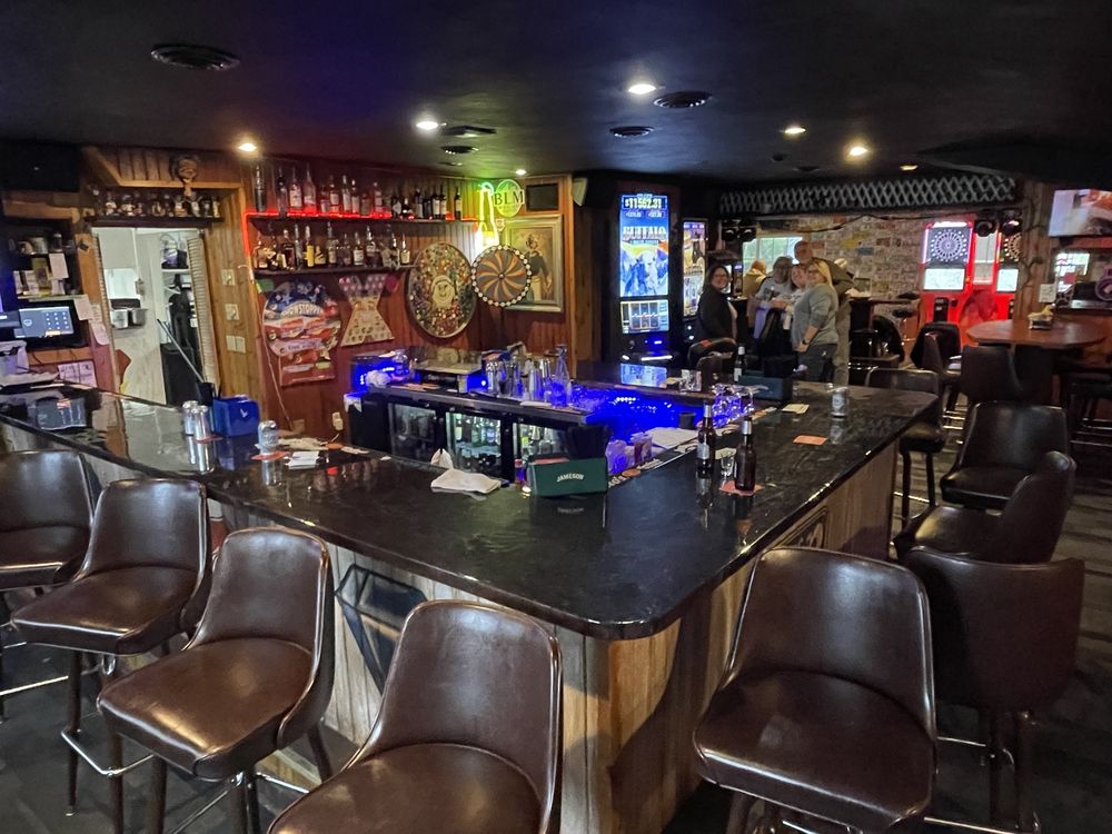 THE OVERFLOW LOUNGE - Updated February 2025 - 11601 N Lk St, Milton ...