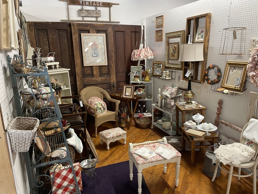 SPRINGFIELD ANTIQUE BARN - Updated March 2025 - 49 Photos & 13 Reviews ...