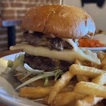 THE FOX DEN - Updated September 2025 - 97 Photos & 74 Reviews - 482 ...