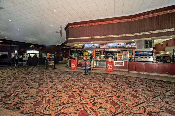 MARCUS PICKERINGTON CINEMA - 43 Photos & 107 Reviews - 1776 Hill Rd N ...