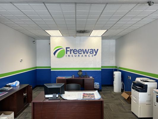 FREEWAY INSURANCE - Updated August 2025 - 11 Photos - 1221 W Airport ...