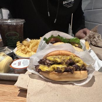 SHAKE SHACK PASADENA - Updated May 2025 - 509 Photos & 421 Reviews ...