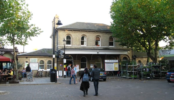 KEW GARDENS UNDERGROUND AND OVERGROUND STATION - Updated September 2024 ...