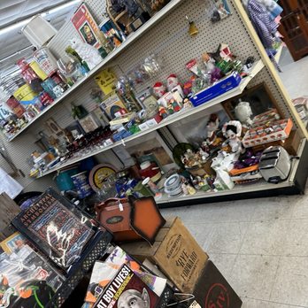 MAUMEE ANTIQUE MALL - Updated December 2025 - 90 Photos & 59 Reviews ...