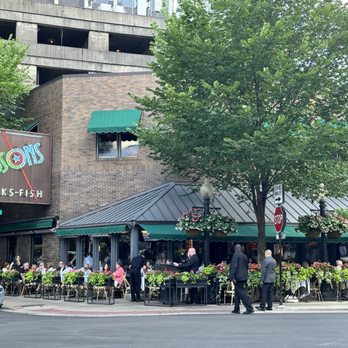 GIBSONS BAR & STEAKHOUSE - Updated August 2024 - 2639 Photos & 2623 ...