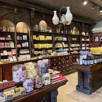 THE VERMONT COUNTRY STORE - Updated December 2025 - 190 Photos & 118 ...