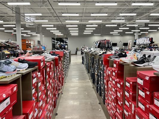DSW DESIGNER SHOE WAREHOUSE - Updated May 2026 - 98 Photos & 47 Reviews ...