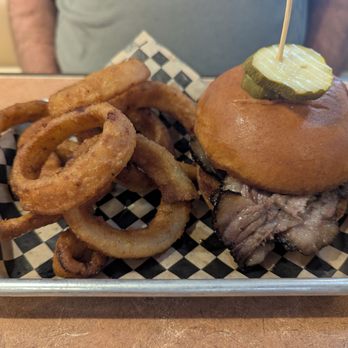 HOPS & HOGS COUNTRY SMOKEHOUSE - Updated October 2025 - 169 Photos ...