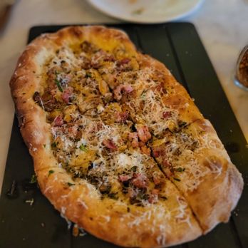 SERIOUS PIE DOWNTOWN - Updated May 2024 - 3202 Photos & 4623 Reviews ...