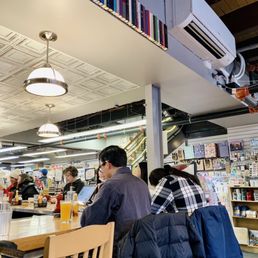 TRIDENT BOOKSELLERS & CAFÉ - Updated December 2025 - 1131 Photos & 2166 ...
