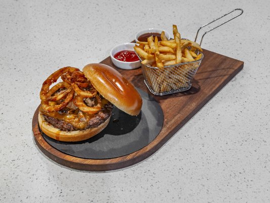 GRATIOT HUDDLE SPORTS BAR & GRILL - Updated January 2026 - 32 Photos ...