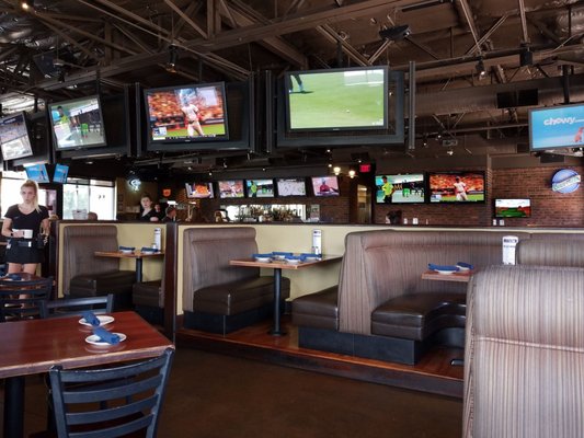 BLUE 32 SPORTS GRILL - 262 Photos & 523 Reviews - 1524 E Williams Field ...