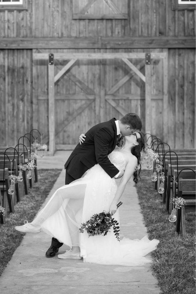 HEARTLAND COUNTRY BARN - Updated August 2025 - 102 Photos - 1063 County ...