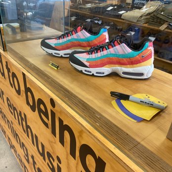 KINGS - Updated December 2025 - 57 Photos & 62 Reviews - 4889 Holt Blvd ...