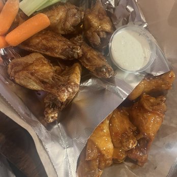 WINGS Y MAS - Updated December 2025 - 73 Photos & 83 Reviews - 1145 W ...