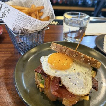 GUS’ SNUG - Updated August 2025 - 73 Photos & 74 Reviews - 38 S Main St ...