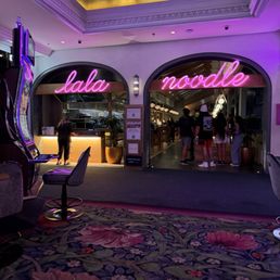 LA LA NOODLE - Updated December 2025 - 2263 Photos & 1154 Reviews ...