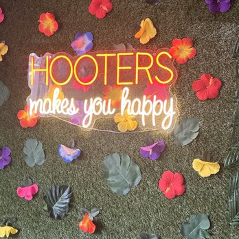 HOOTERS - Updated June 2025 - 613 Photos & 639 Reviews - 61-09 190th St ...
