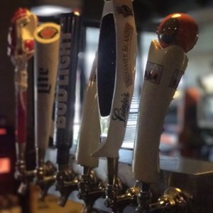 GUS’ SNUG - Updated December 2025 - 91 Photos & 84 Reviews - 38 S Main ...