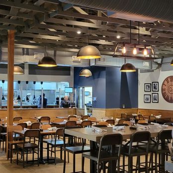 Q39 MIDTOWN - Updated November 2024 - 4804 Photos & 6235 Reviews - 1000 W 39th St, Kansas City ...