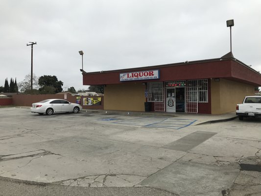 EL RIO LIQUOR - Updated December 2025 - 16 Photos - 2910 E Vineyard Ave ...