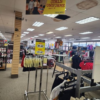 JOYCE LESLIE - Updated December 2025 - 15 Photos - 1518 Benning Rd NE ...