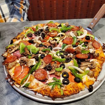 ROUND TABLE CLUBHOUSE - Updated December 2025 - 208 Photos & 233 ...