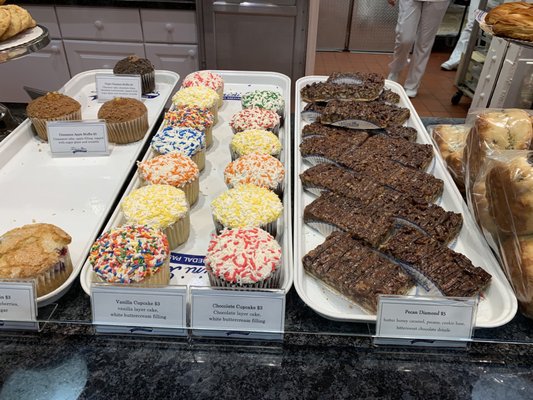 TERMINI BROS BAKERY - 451 Photos & 286 Reviews - 12th St & Filbert St ...